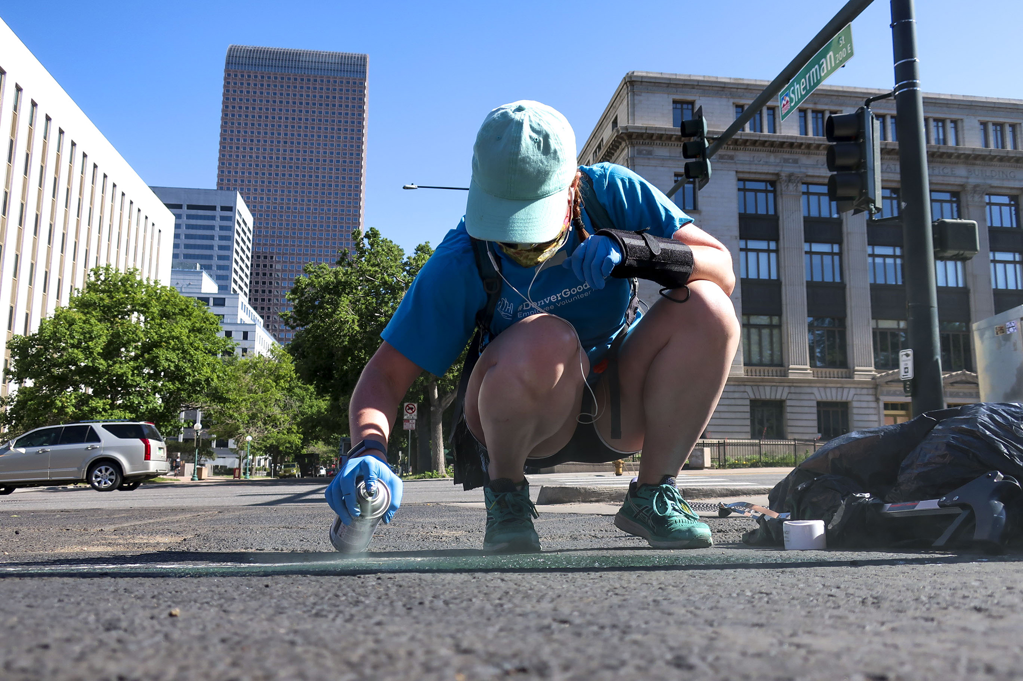 Denver protest clean-up: Hundreds come out to clean, scrub and pick up ...