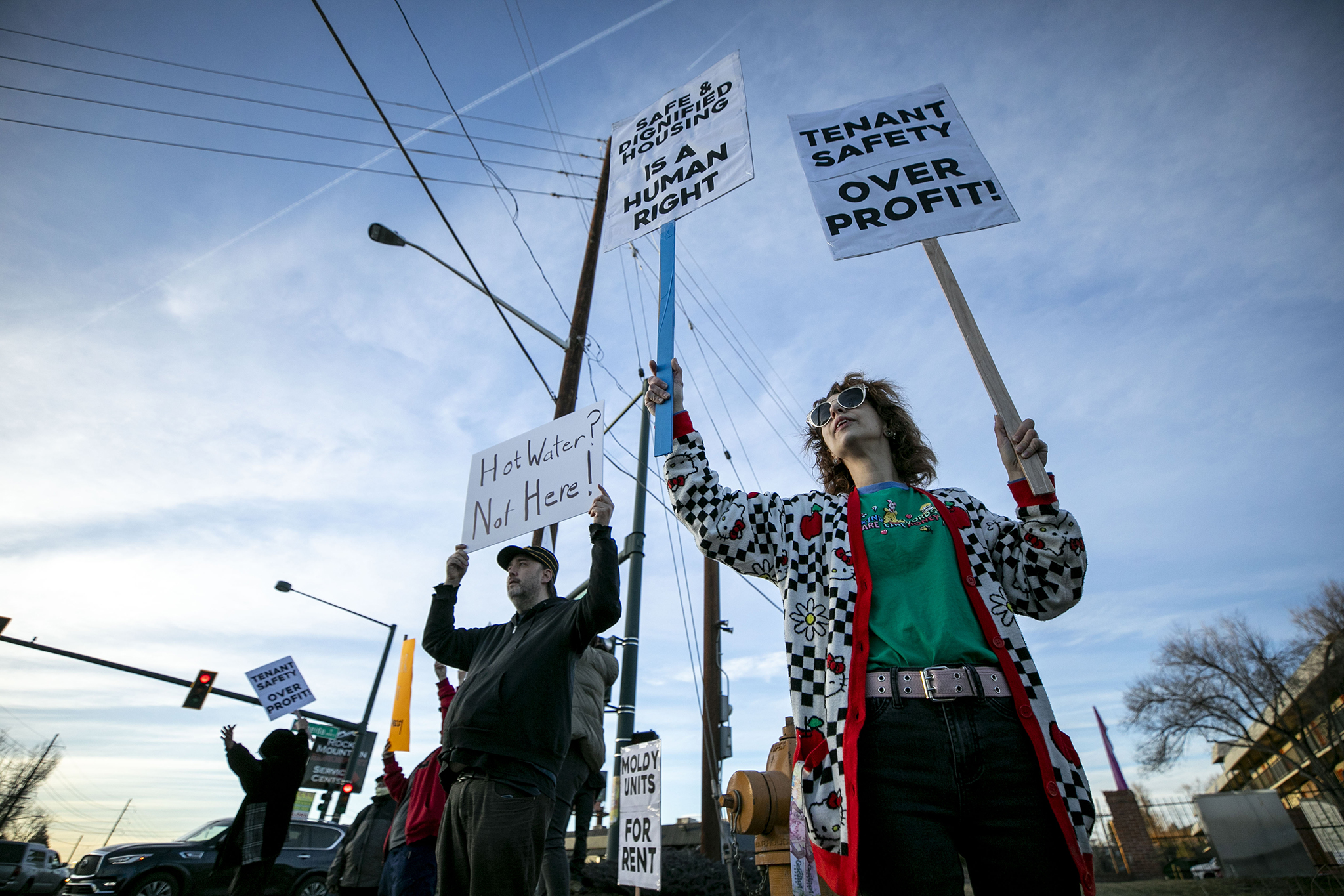 Tenants protest bugs, mold, leaking sewage and no hot water at Cedar ...