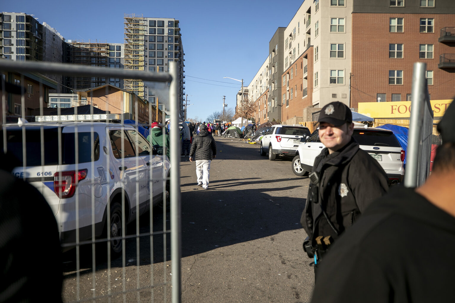 Denver clears Zuni Street migrant camp, bringing hundreds into emergency shelters - Denverite ...